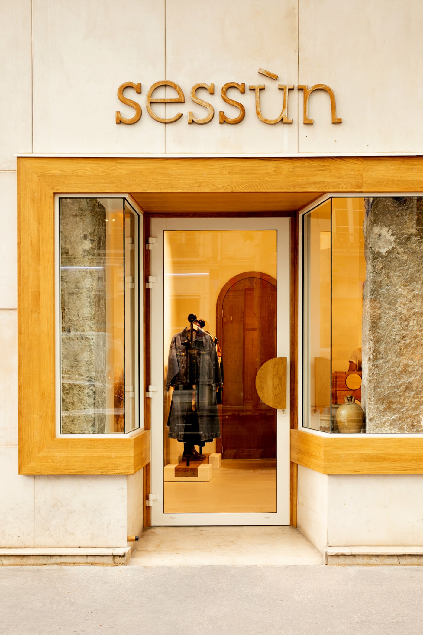 BOUTIQUE SESSÙN | Lyon Saxe